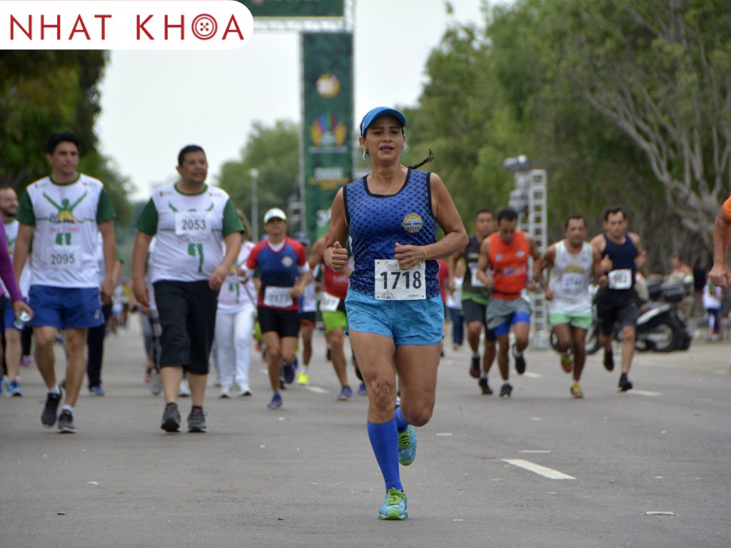 Khám phá công nghệ và tính năng nổi bật của áo running