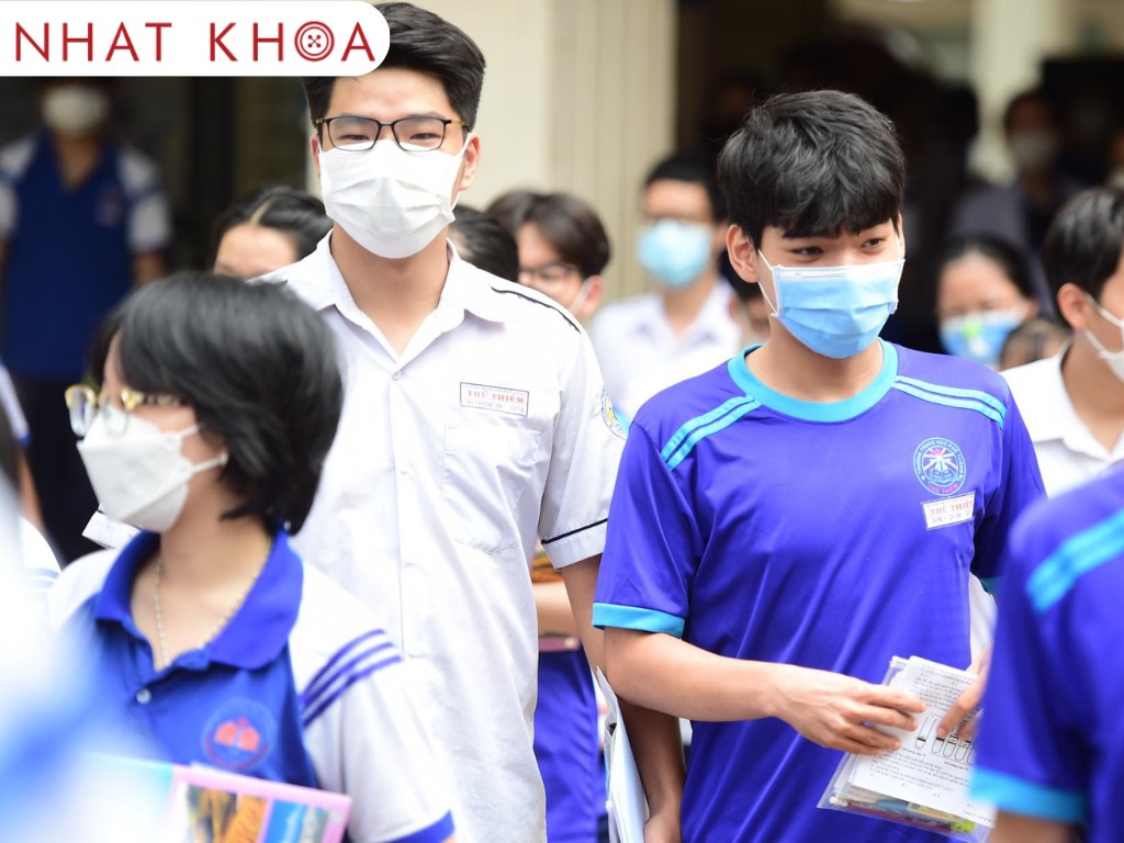Đồng phục thể dục Tôn Đức Thắng: Mẫu và chất liệu