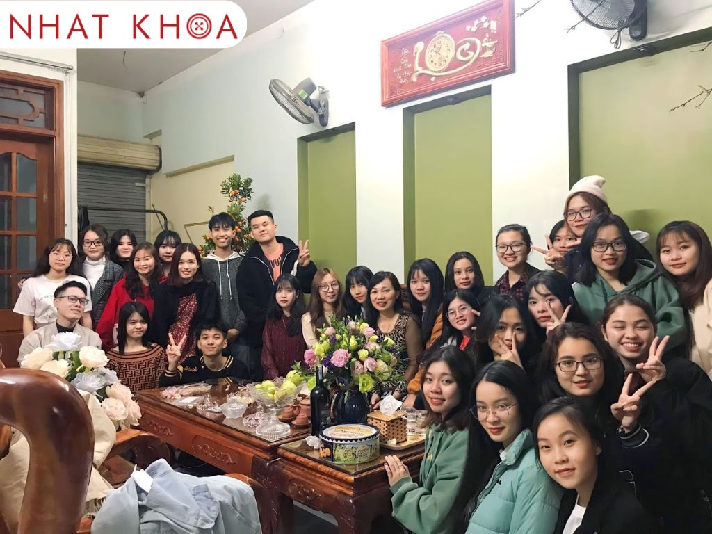 Top ý tưởng logo họp lớp ý nghĩa, gắn kết 2025